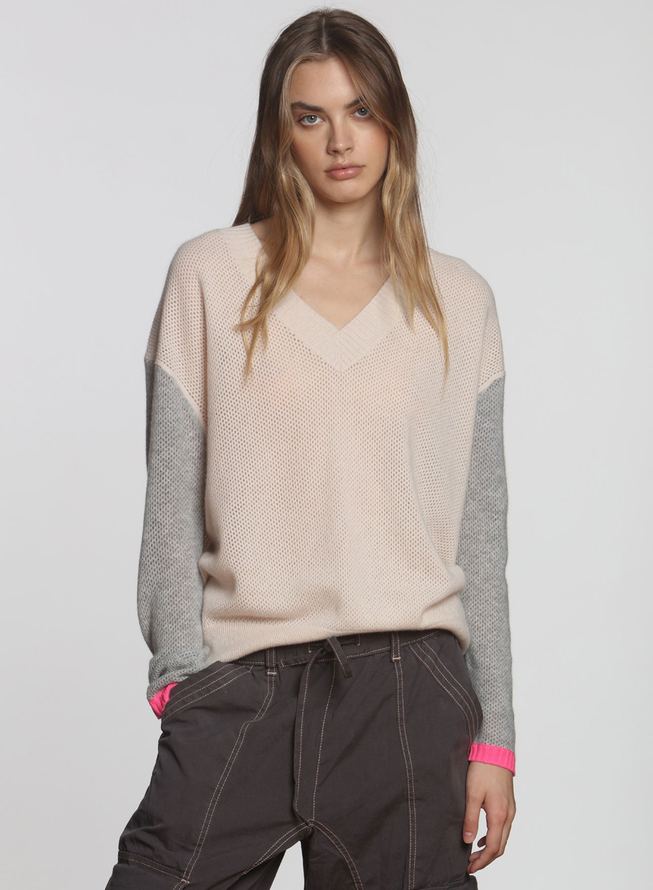 LABEL+thread Women's Cashmere Sandra Block Crew - Nude/fog