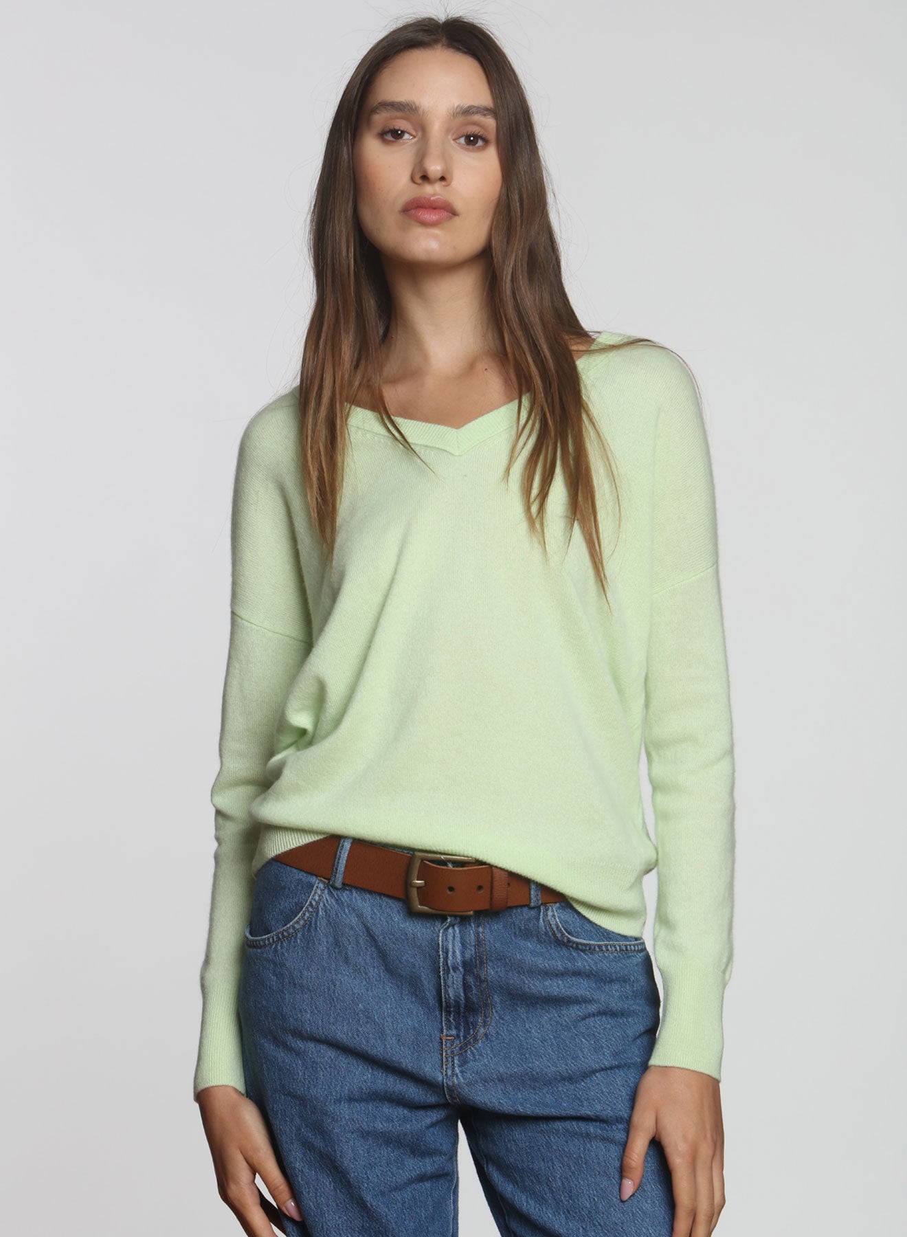 LABEL+thread Women's CORE Cashmere BF Vee Apple