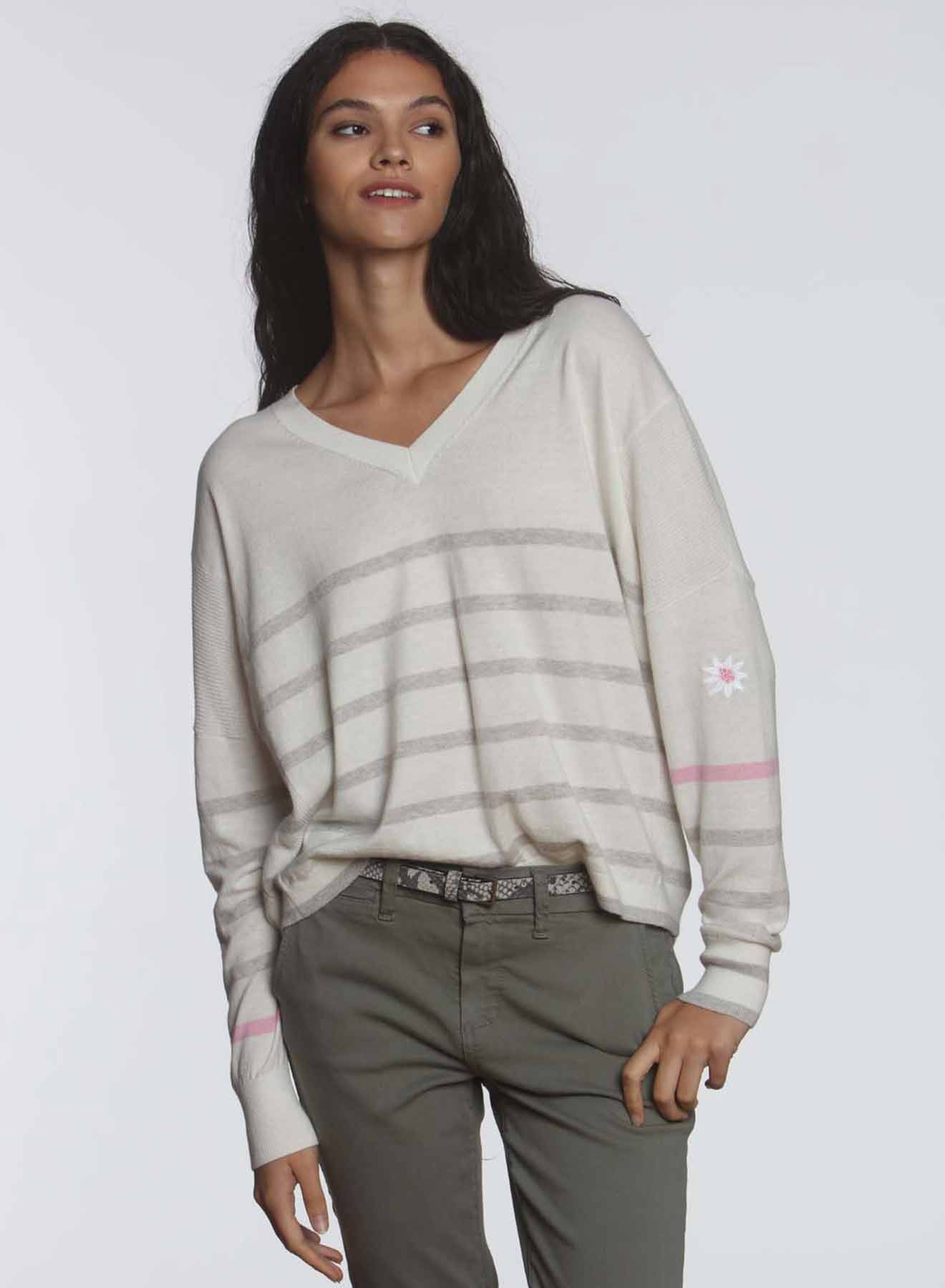 LABEL+thread Women's Low Bar Vee White